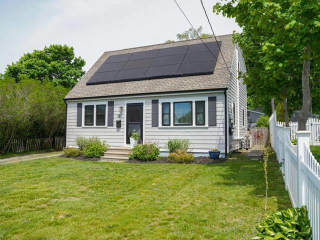 16 Dartmouth St, Hyannis, MA 02601