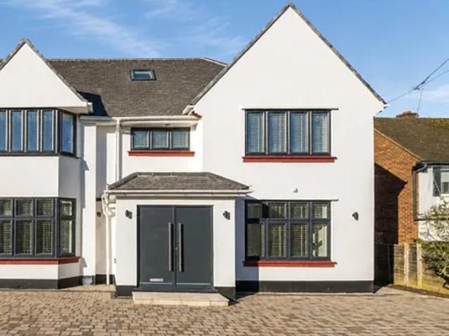 16 Deacons Hill Road, Borehamwood, WD6 3LH, United Kingdom | 5 bed house for rent #167544518 | Rentberry