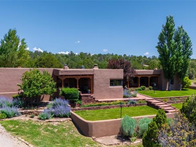 16 Dead Horse Ranch Rd, NM 87569