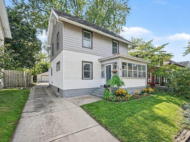 16 Dean St NE, Grand Rapids, MI 49505