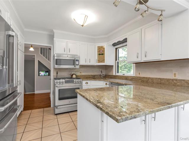 16 Deepdale Parkway