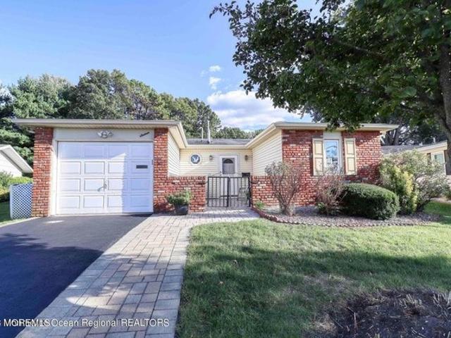 16 Dickinson Rd, Brick, NJ 08724