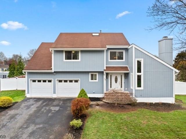 16 Ditmars Cir, Hillsborough Twp, NJ 08844