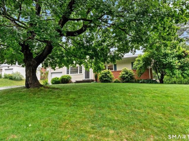 16 E Maxwell Dr, West Hartford, CT 06107