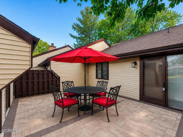 16 E Bluebell Lane