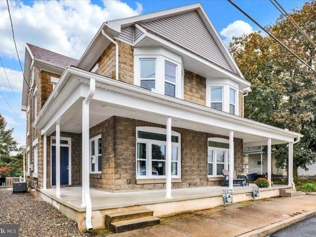 16 E Carpenter Ave, Myerstown, PA 17067