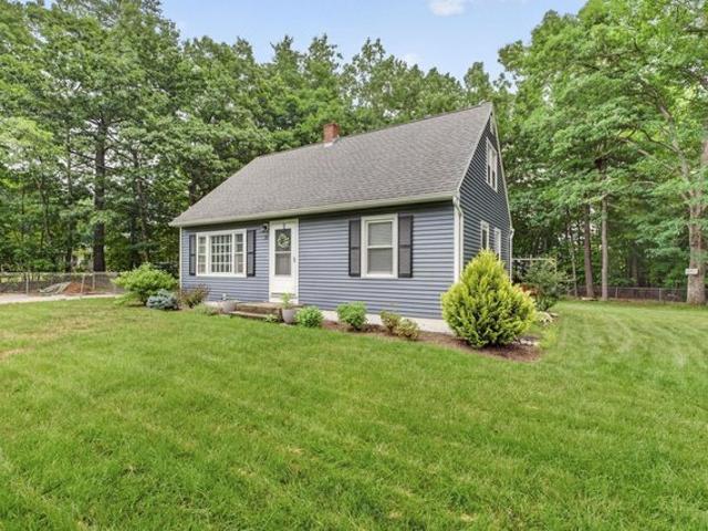 16 E Chamberlain Rd, Merrimack, NH 03054