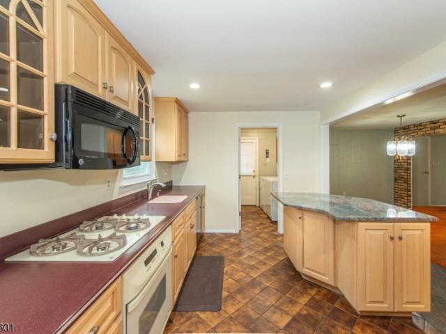 16 E Circuit Dr