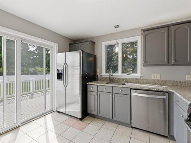 16 Elm St, Reading, MA 01867