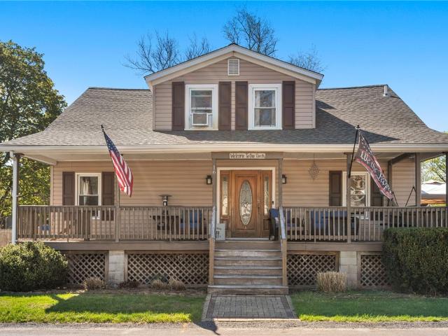 16 Elizabeth Ave, Smithfield, RI 02917 | MLS #1411 | Compass