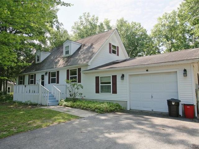 16 Elizabeth Dr, Tivoli, NY 12583