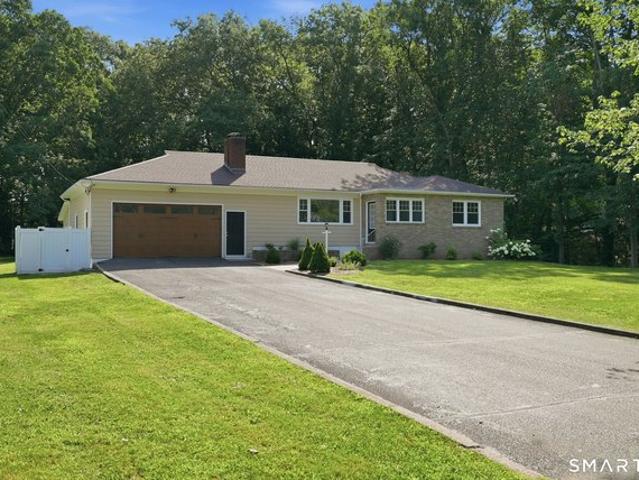 16 Ezra St, North Haven, CT 06473