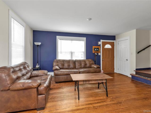 16 Fairfield Ave, Port Washington, NY 11050 | MLS #972368 | Compass