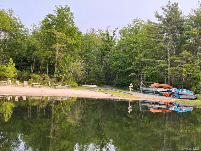 16 Fairway Dr, Highland Lake, NY 12743