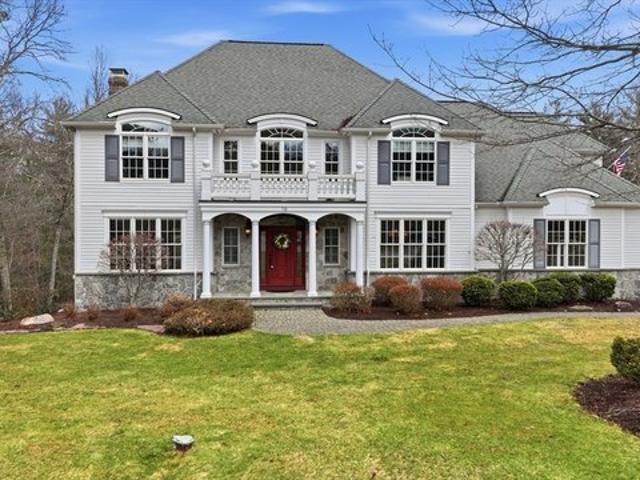 16 Falcon Hts, Wilbraham, MA 01095