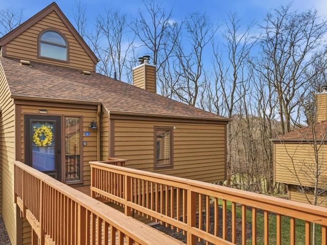 16 Farmstead Dr, Galena, IL 61036 | Compass