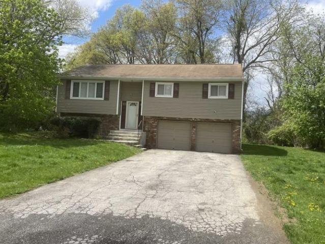 16 Fenmore Dr, Wappingers Falls, NY 12590