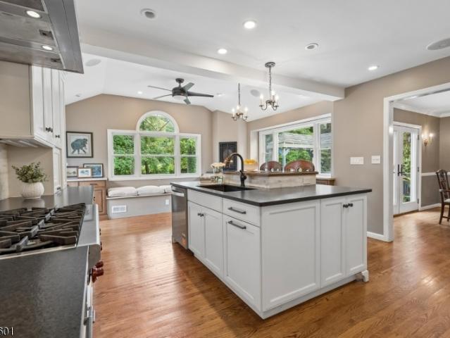 16 Fieldstone Dr