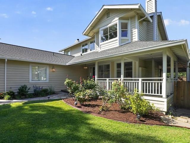 16 Figtree Ln, Novato, CA 94947