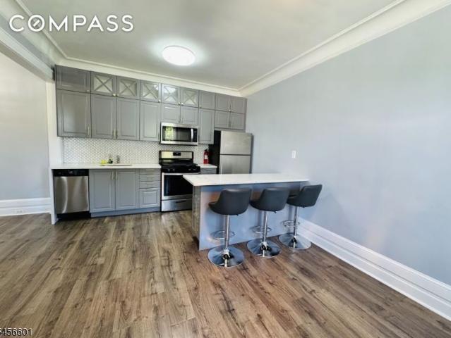 16 Forest St 404, Montclair, NJ