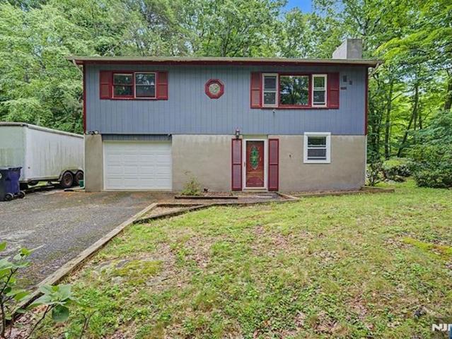 16 Foulton Ter, Sussex, NJ 07461