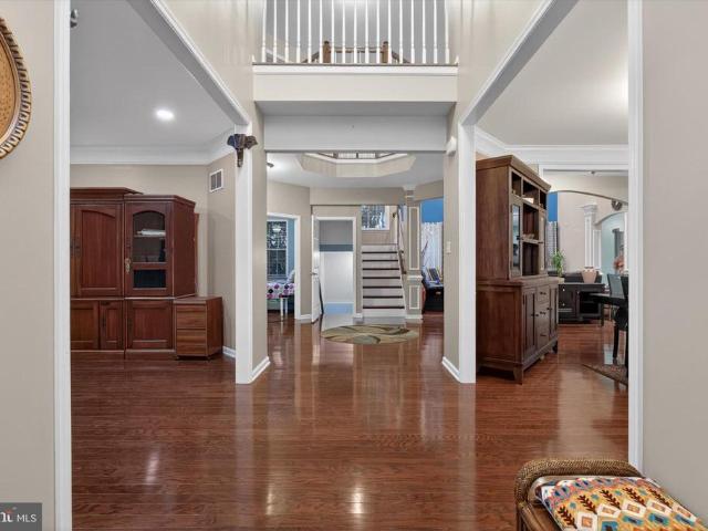 16 Foxwood Boulevard