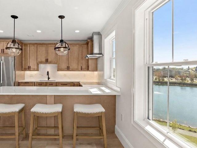 16 Franklin St Unit 1401, Salem, MA 01970
