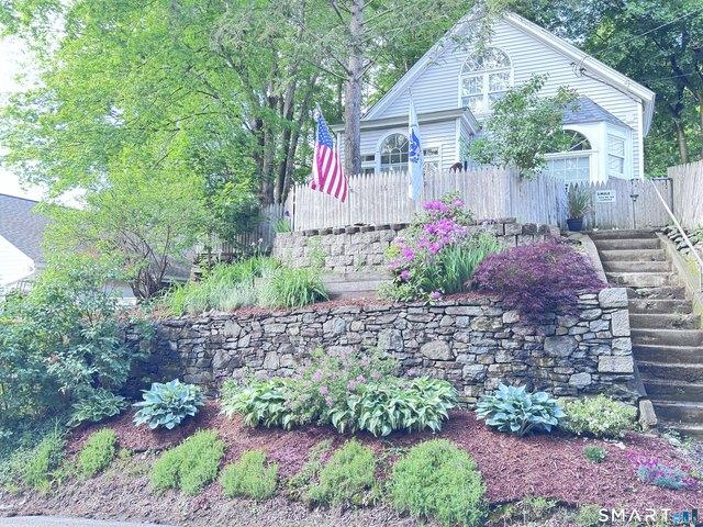 16 Franklin St, Putnam, CT 06260