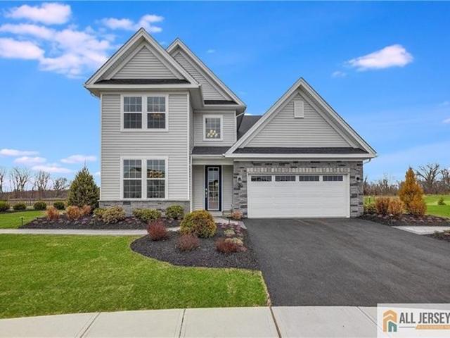 16 Galerie Ct, Monroe, NJ 08831