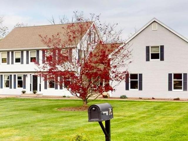 16 Gilbert Ln, Burlington, CT 06013