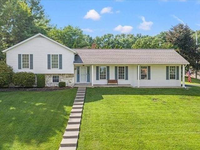 16 Governeurs Ln, Endicott, NY 13760
