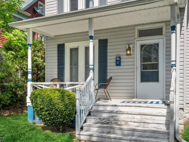 16 Grand Ave