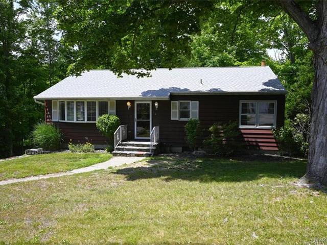 16 Greenridge Ct, Carmel, NY 10512