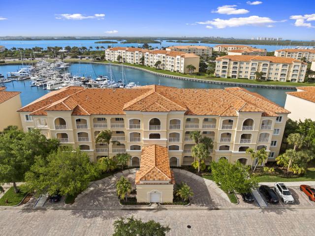 16 Harbour Isle Dr W, Unit 303, Fort Pierce, FL 34949 | MLS #B26012