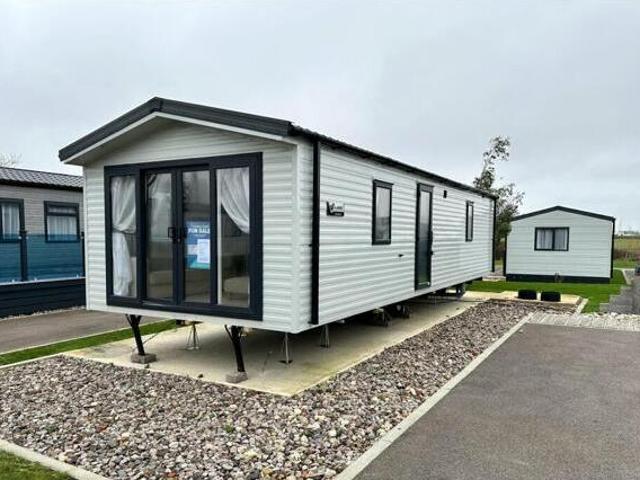 16 Havant Road, Mill Rythe Coastal Village, Hayling Island, 2 Bedroom Bungalow