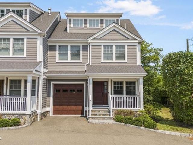 16 Hawthorne St S Apt A, Greenwich, CT 06831