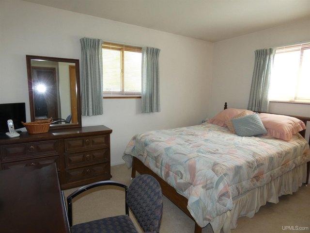 16 Hemlock St, White Pine, MI 49971