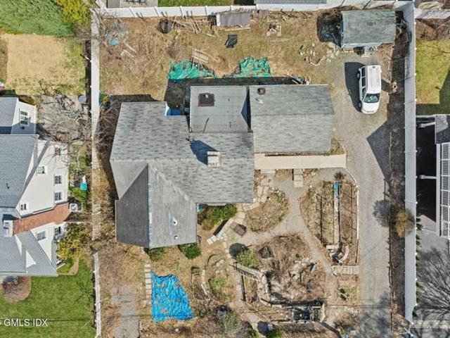 16 Hendrie Dr, Greenwich, CT 06870