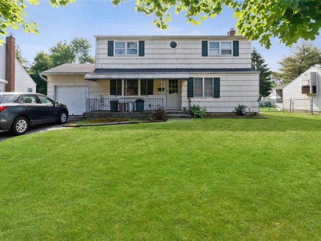 16 Heath Ln, East Northport, NY 11731