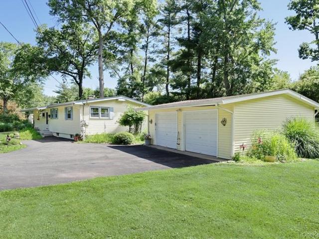 16 Heather Ln, West Nyack, NY 10994