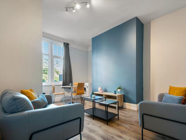 16 Headingley Lane Leeds LS6 2AS