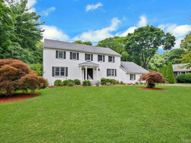 16 Hearthstone Cir, Scarsdale, NY 10583