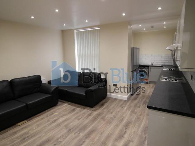16 Hessle Mount, Hyde Park, Leeds LS6 6 bed terraced house to rent £3,900 pcm £900 pw