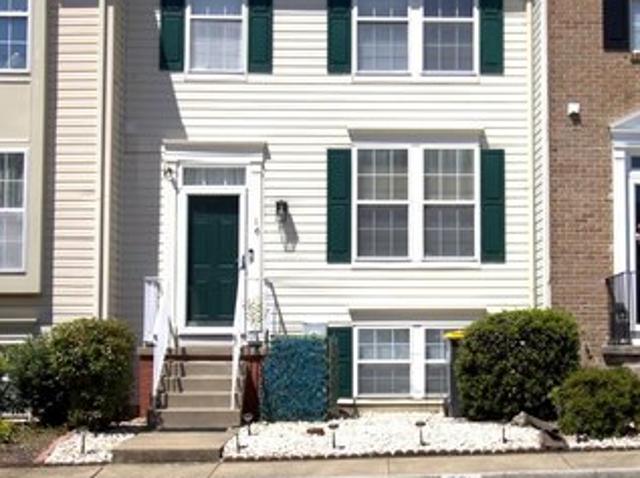 16 Hibiscus Dr, Newark, DE 19702