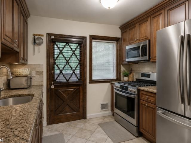 16 Highview Dr