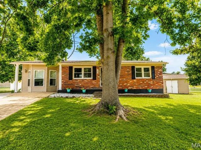 16 Hillcrest Dr, Fredericktown, MO 63645