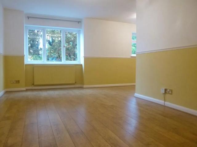 16 Hillside Avenue