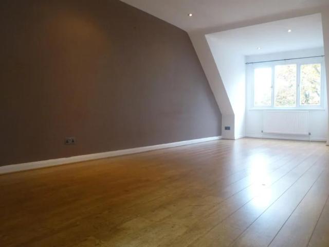 16 Hillside Avenue, Friern Barnet