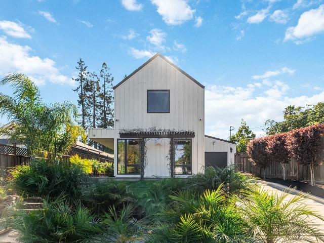16 Hillview Avenue