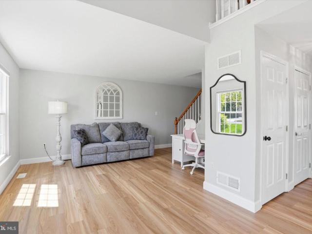 16 Horseshoe Drive